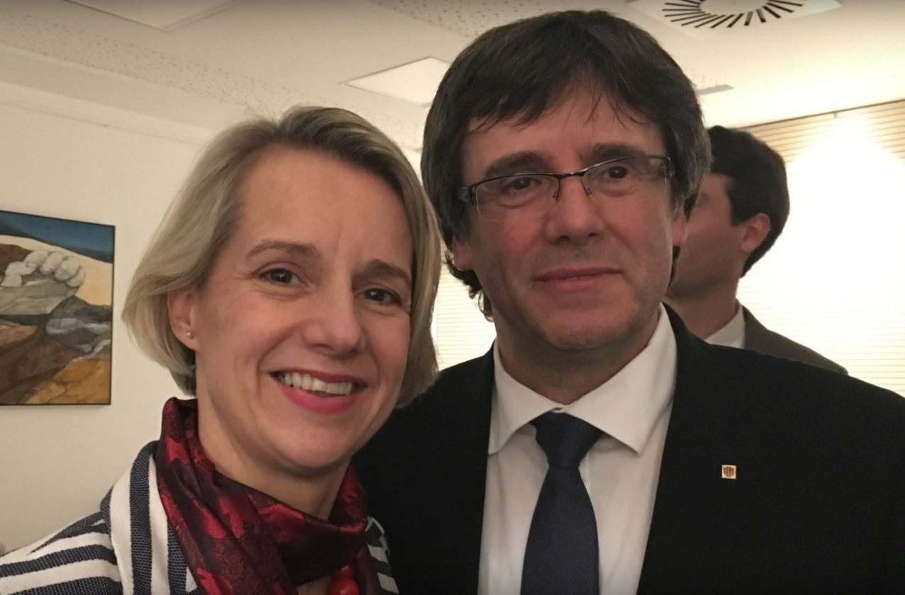 Helga Stevens als Wahlbeobachterin in Barcelona — Taubenschlag